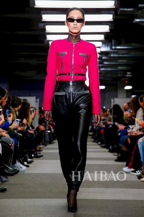 冷酷女間諜！亞歷山大·王 Alexander Wang 2018秋冬女裝秀，海報網帶你親臨2018秋冬紐約時裝周 每日頭條