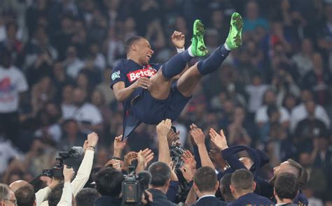PSG éclats de rire réconciliations et scènes de joie une soirée d
