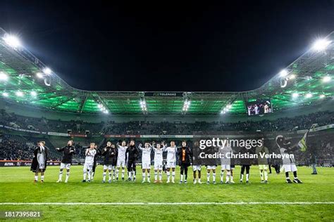 The Team Of Borussia Moenchengladbach Celebrates Their Win After The
