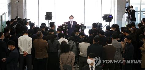 윤 대통령 출근길 문답 연합뉴스