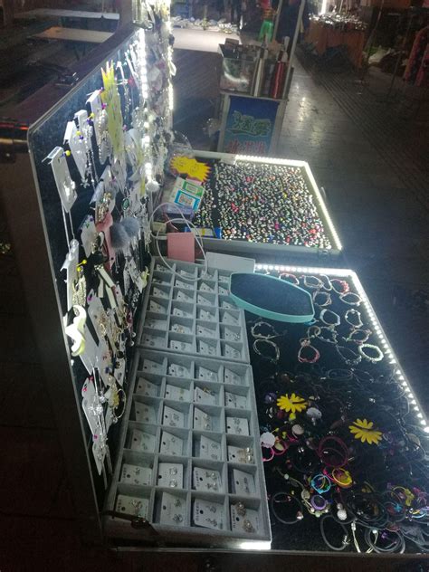 摆地摊卖饰品 知乎