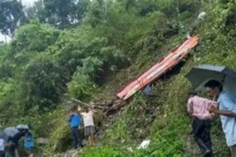 25 People Killed As Bus Carrying Wedding Party Leaves Road And Plunges