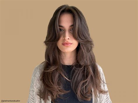 50 Best Hairstyles With Curtain Bangs Trending In 2025
