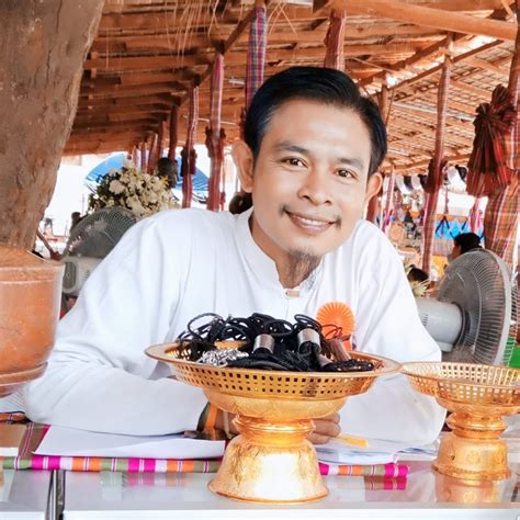 ผู้ดีอีสาน พ่อท่านคล้ายวาจาสิทธิ์ เทวดาเมืองคอน วัดสวนขัน กราบสาธุ