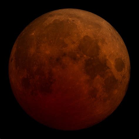 Криваве затемнення Nasa показали як виглядав сьогоднішній місяць