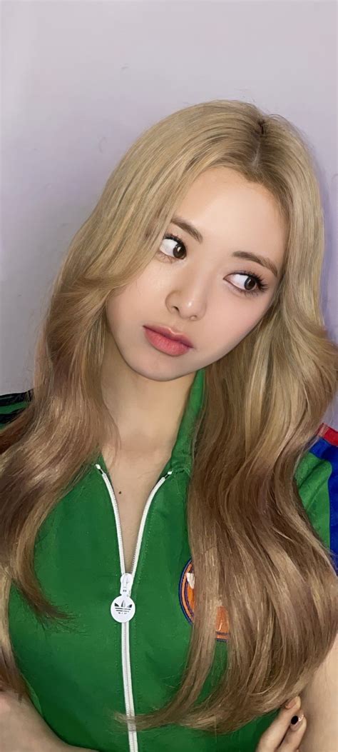 Shin Yuna In 2022 Itzy Female Sneakers