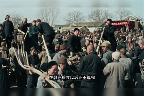 1949年批斗地主真实录像，农民打土豪烧欠条，曾被苏联封存70年