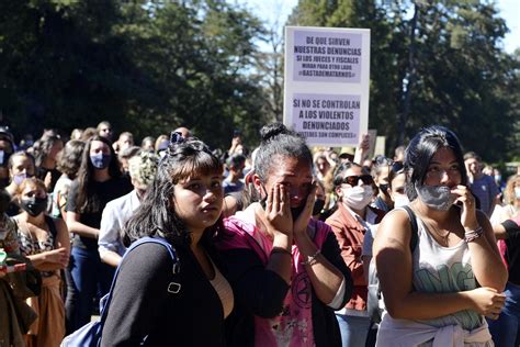 Imágenes De Dolor Y Bronca En Villa La Angostura Por El Femicidio De