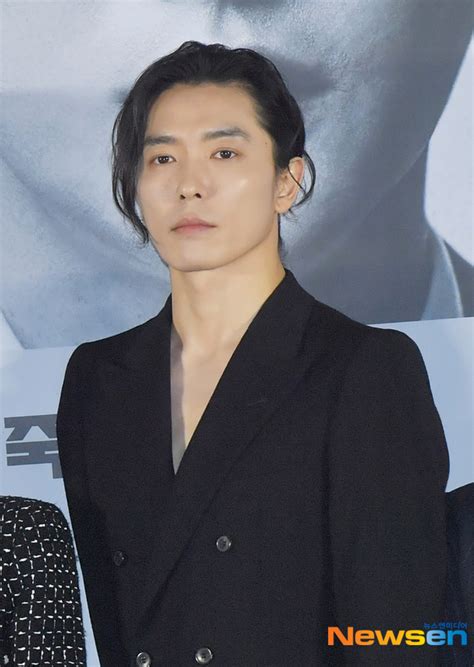 김재욱 미스터리한 화가 정규철 [포토엔hd] 손에 잡히는 뉴스 눈에 보이는 뉴스 뉴스엔