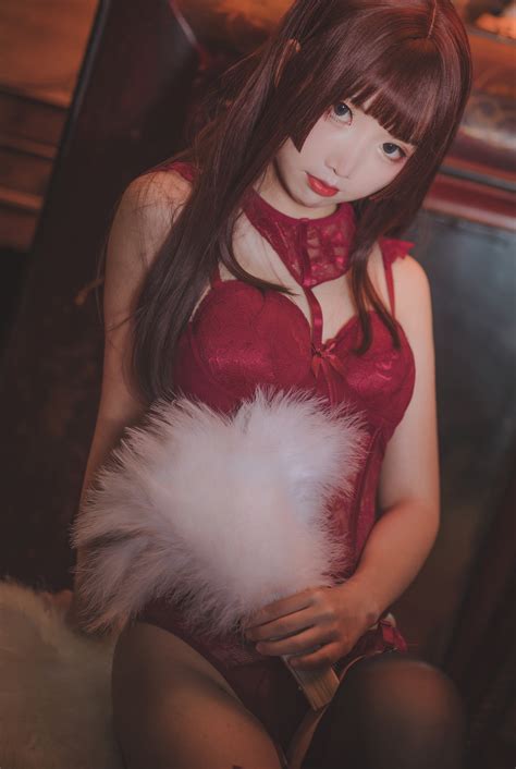 Cosplay 面饼仙儿 脑内少女 红色束衣 Share erotic Asian girl picture livestream