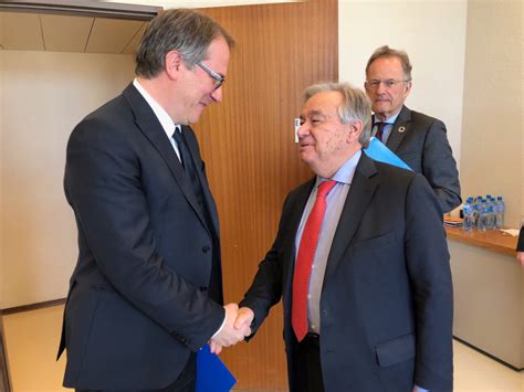 Заменик министерот за надворешни работи Андреј Жерновски на работна средба со Генералниот