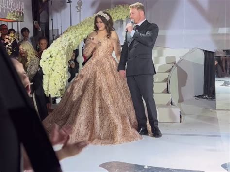 No solo fue el rojo los otros dos vestidos que usó Emily hija de