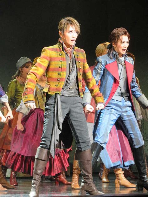 宝塚星組公演が宝塚大劇場で開幕 熱演で客席圧倒した礼真琴「いつかどこかで自分も」と願った役に感激― スポニチ Sponichi Annex 芸能