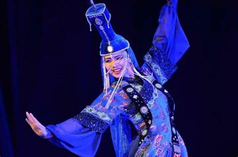 Бүжигчин М Бямбаа студитэй болжээ