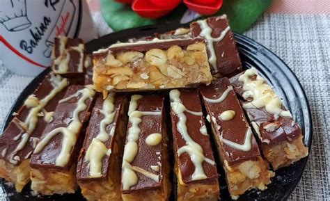 Домашният Сникърс на баба Тъкмо направи една доза и трябва да забърка следващата излапваме го