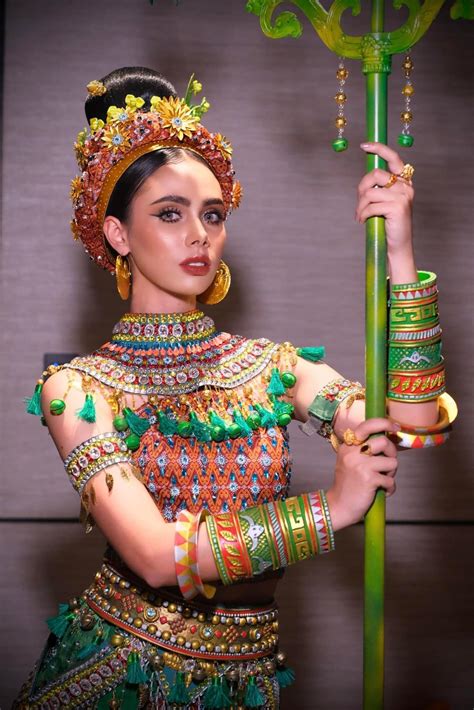 ស្រស់ស្អាត និងមានអត្ថន័យ ឈុតតំណាងជាតិបវរកញ្ញាចក្រវាលកម្ពុជា