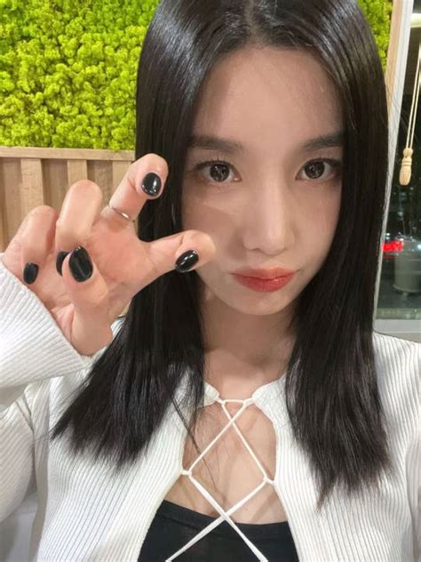 Kang Hyewon Smut Explore Tumblr Posts And Blogs Tumgik