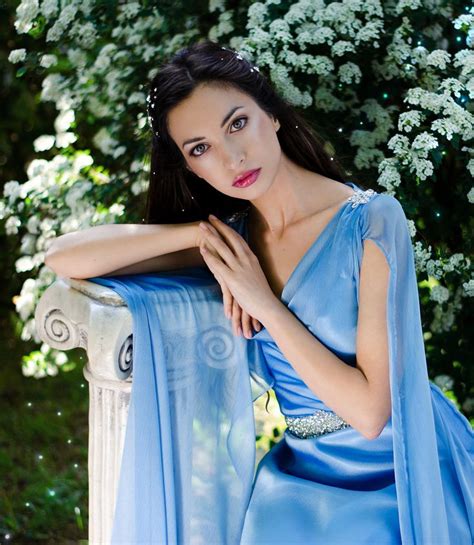 Pin By Lindsay Toney On Elf Maidens In 2020 Luthien Attractive Girls