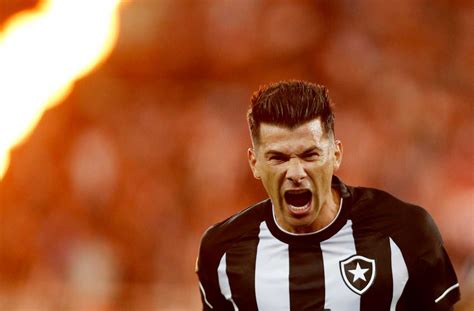 Zagueiro do Botafogo pode estar próximo do Bahia opina Preto Casagrande