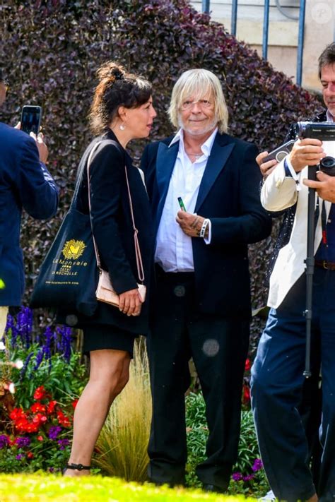 Renaud : Mariage en vue à 71 ans avec Cerise ! La date dévoilée et c ...