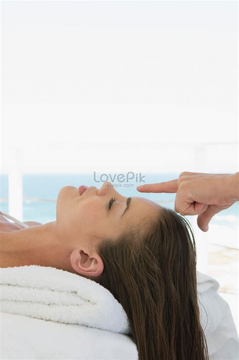 Female Receiving Massage Picture And Hd Photos Free Download On Lovepik