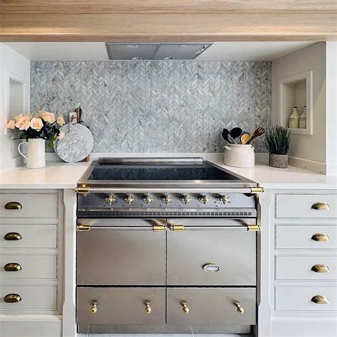 Leaf Marble Tile As Kitchen Splashback