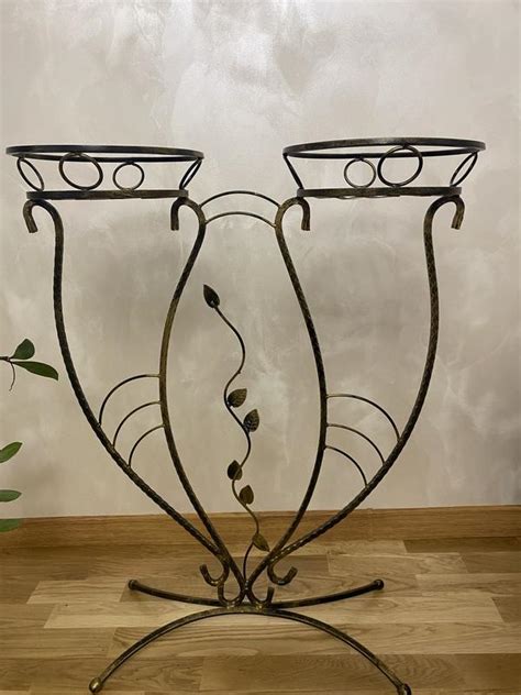 Кована підставка — ціна 600 грн у каталозі Підставки для квітів Купити товари для дому та побуту