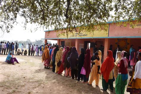 झारखंड चुनाव चौथे चरण का मतदान शांतिपूर्ण जारी सुबह 11 बजे तक 2855