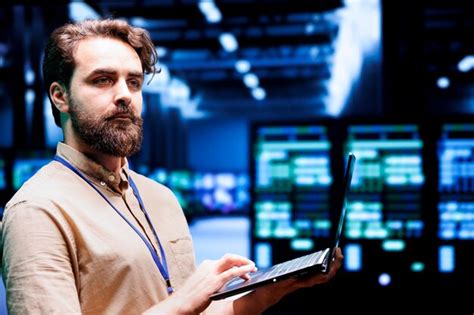 Premium Photo Expert Assessing Cybersecurity Issues