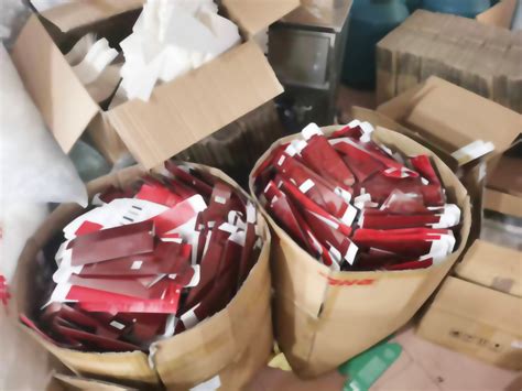 以不明液体伪造“爆款”化妆品，2个制售假冒化妆品窝点被捣毁
