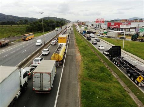 Derramamento De Carga Deixa Trânsito Congestionado Por 7 Quilômetros Na