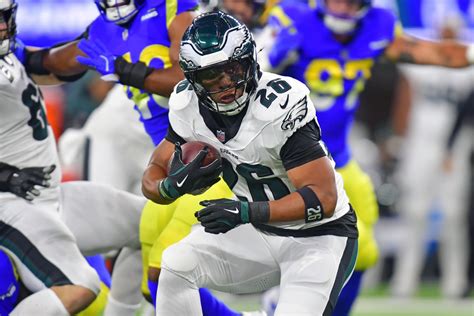 Saquon Barkley Pranked By Eagles Teammates After Historic Performance