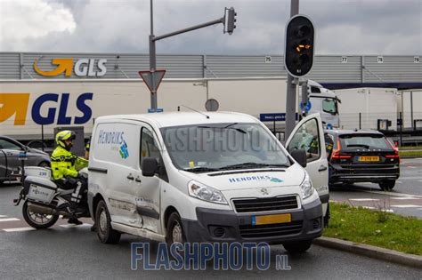 Zwangere Vrouw En Twee Mannen Gewond Bij Aanrijding Matlingeweg
