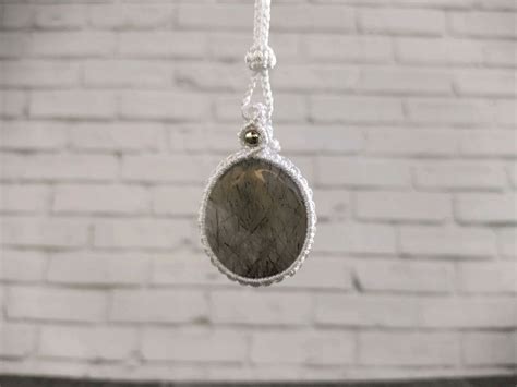 Макраме кулон с кабашоном из кварца с турмалином в интернет магазине Ярмарка Мастеров по цене