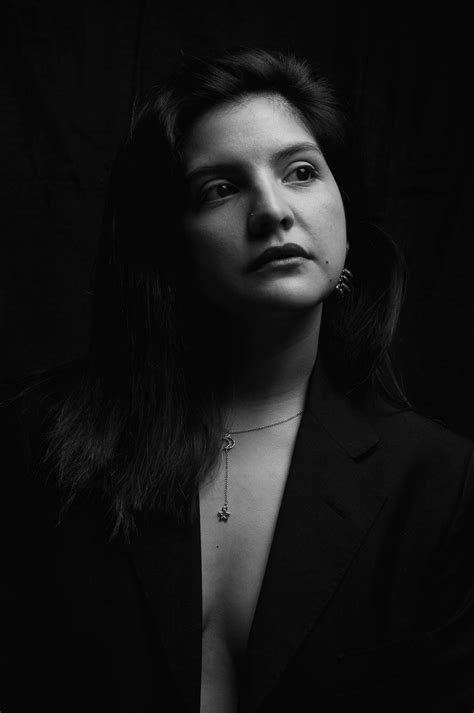 Sesión De Retrato En Blanco Y Negro Behance