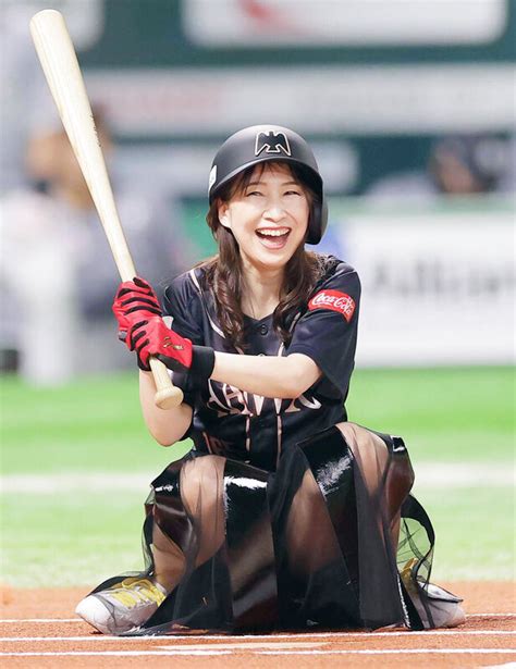 画像森口博子 のスッケスケ太もも始球式wwwwwwwwwwwwwwwwww