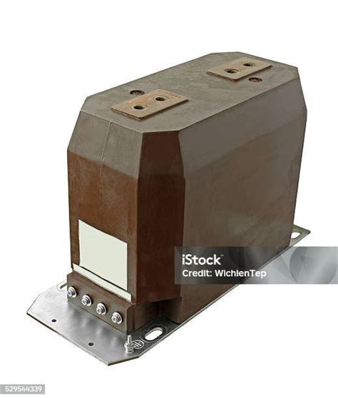 Transformator Arus Tegangan Tinggi Dalam Ruangan Terisolasi Pada Latar Belakang Putih Foto Stok