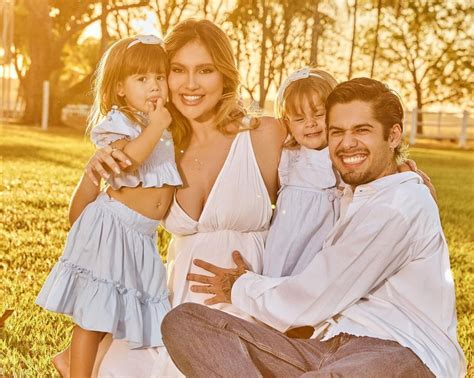 Grávida Do Terceiro Filho Virginia Posa Em Família E Declara Suas
