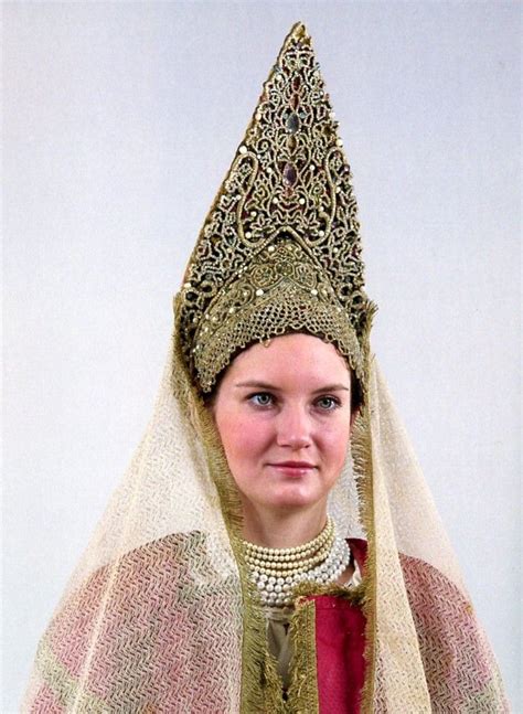 Женский праздничный головной убор- кокошник с очельем.Последняя треть ...