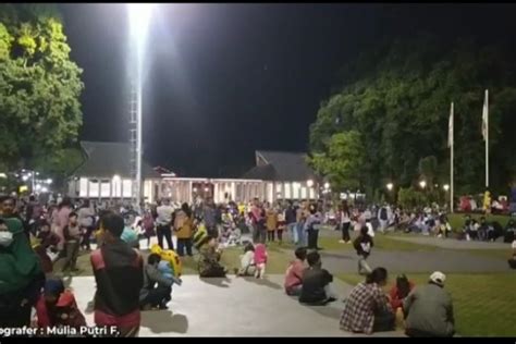 Suasana Malam Tahun Baru Di Alun Alun Kota Bogor ANTARA News