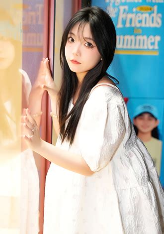 Pretty Profiles Asian Member Qi From Shanghai 22 Yo Hair Color Black