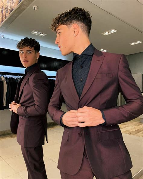 Pin De Amanda Macedo Batista Mandinha En Fãs Traje De Fiesta Hombre