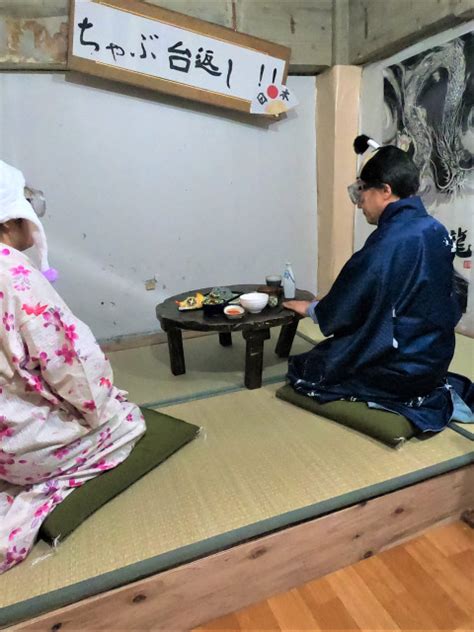 ちゃぶ台返しの面白い遊び方 大阪のストレス発散と破壊がテーマのアミューズメント U2
