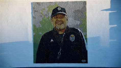 Ante Una Multitud Y Con Hinchas De Todas Las Edades Se Presentó El Mural De Diego Maradona En