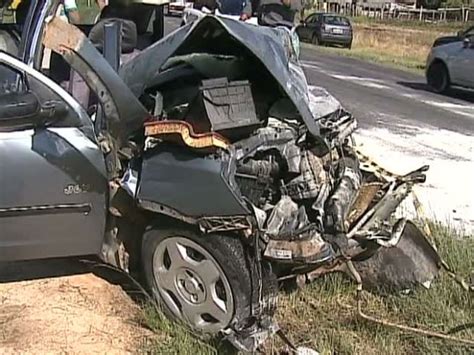 G Três pessoas morrem em acidente entre carro e caminhão no Paraná notícias em Campos
