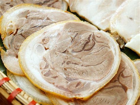 Bí Quyết Thực Hiện Chân Giò Rút Xương Luộc Ngon Tại Nhà