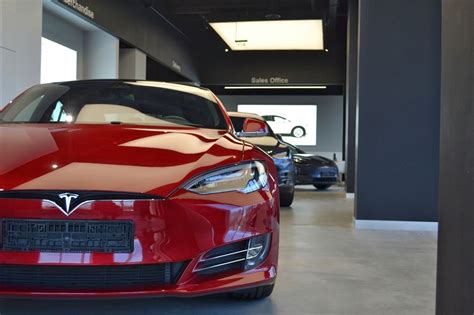 Primul Showroom Tesla Din Romania Carmem