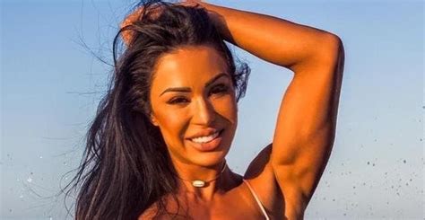 biquini fio dental imperceptível Gracyanne Barbosa coloca o bumbum