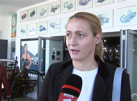 Camelia Potec şi a botezat cea de a doua fetiţă O româncă legendară e naşa copilului Imagini