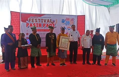 Jenderal TNI Purn Moeldoko Dianugerahi Gelar Adat Datuk Sri Radendo Panglima Benteng Negeri